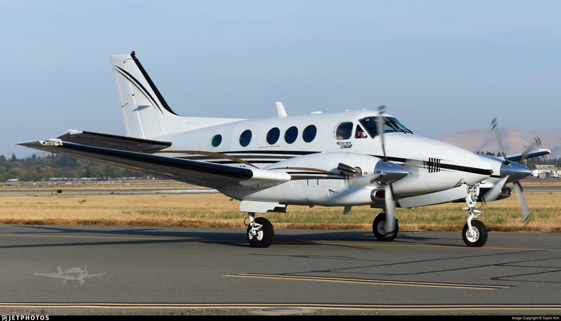 N3066W Beechcraft King Air C90B - Axis Jet S/N LJ-1536