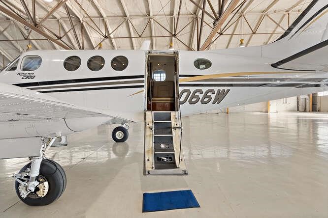 N3066W Beechcraft King Air C90B - Axis Jet S/N LJ-1536