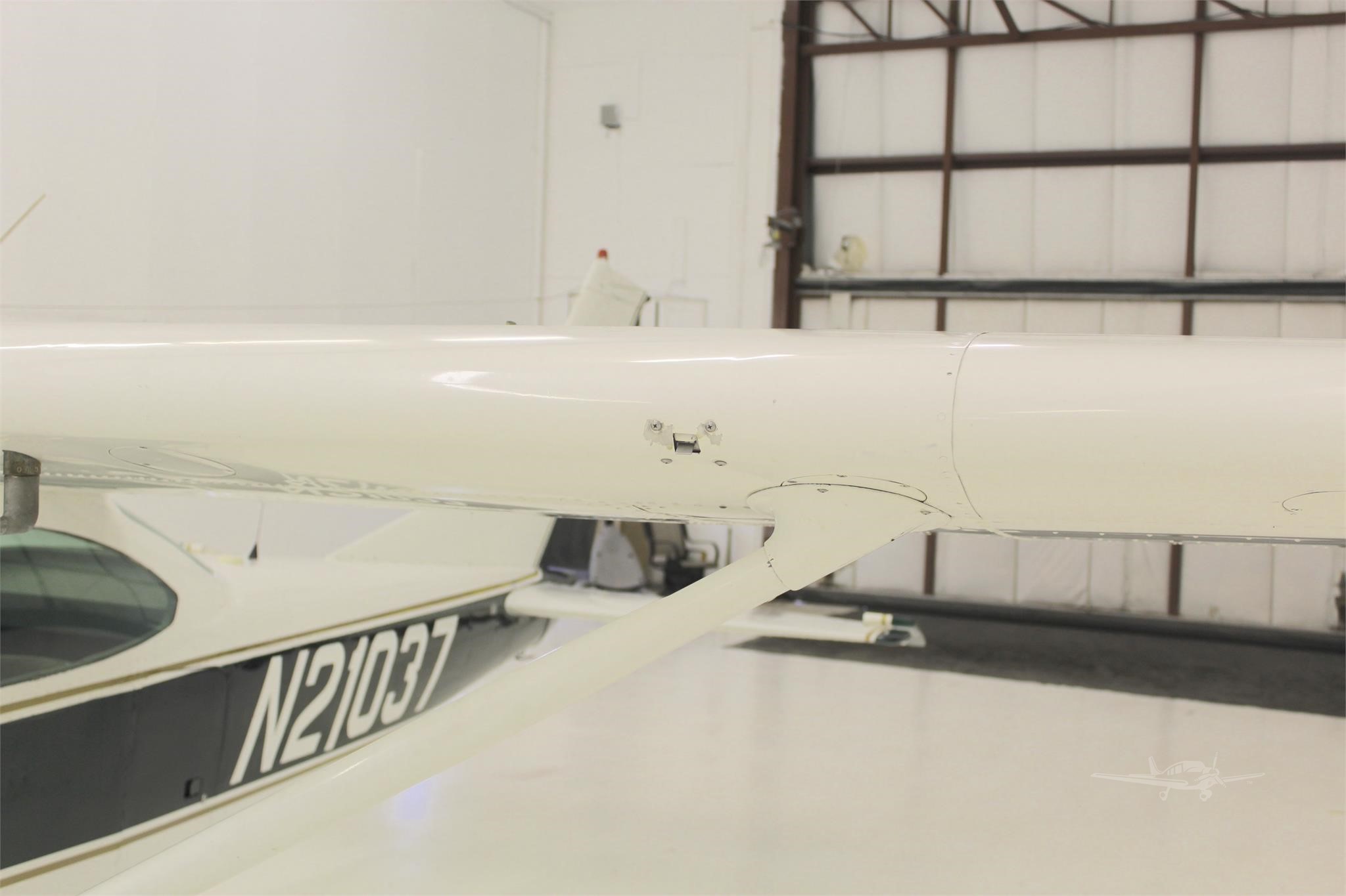 N21037 Cessna 182 - Aircraft Ownership Solutions S/N 18261369