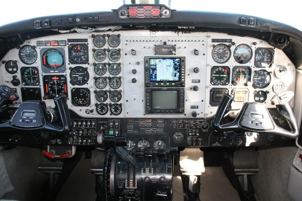 N721EA Beechcraft King Air 200 - Optisky S/N BB-679